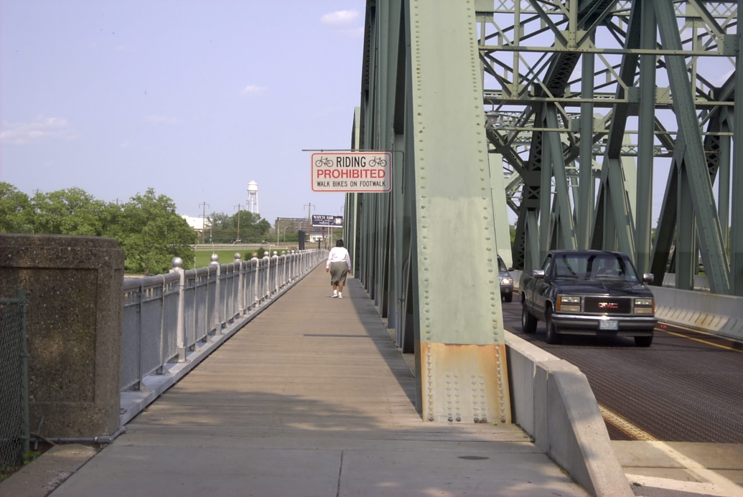 Calhoun Street Bridge Trail - Circuit Trails